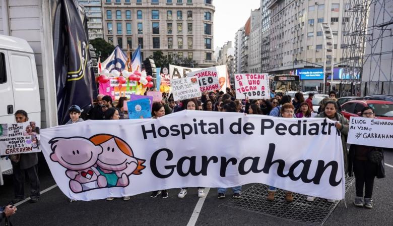 Garrahan protesta tras la decisión de Milei de no aplicar la Ley de ...
